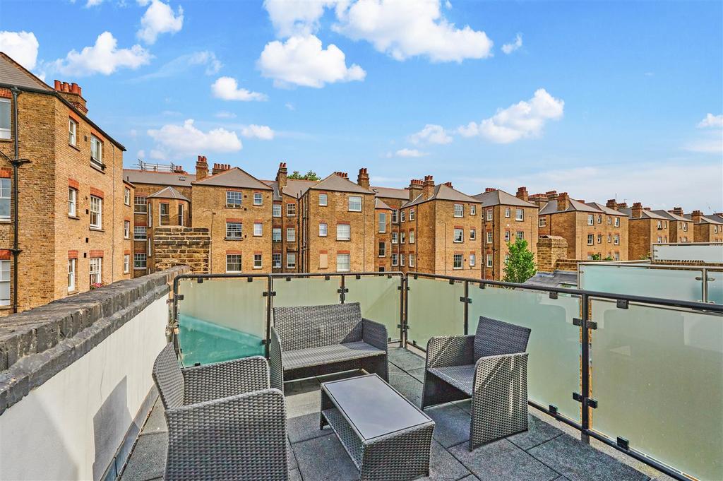 Warriner Gardens, London SW11 2 bed flat to rent - £3,000 pcm (£692 pw)