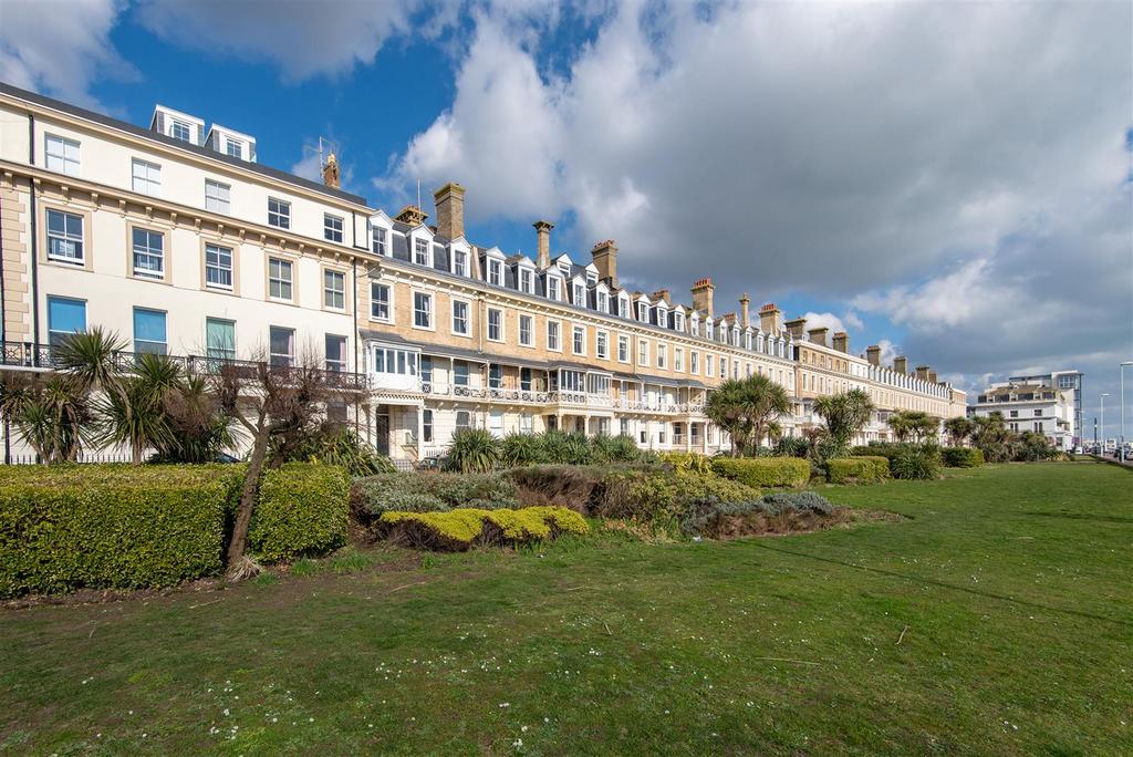 Heene Terrace, Worthing 2 bed flat for sale - £325,000
