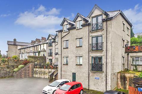 125a Stricklandgate, Kendal, LA9 4RF 2 bed maisonette - £155,000