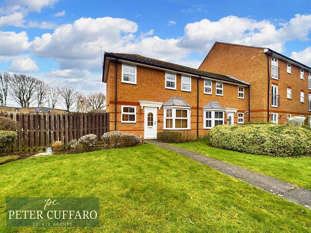 Lawrence Avenue, Ware SG12 2 bed cluster house for sale - £325,000