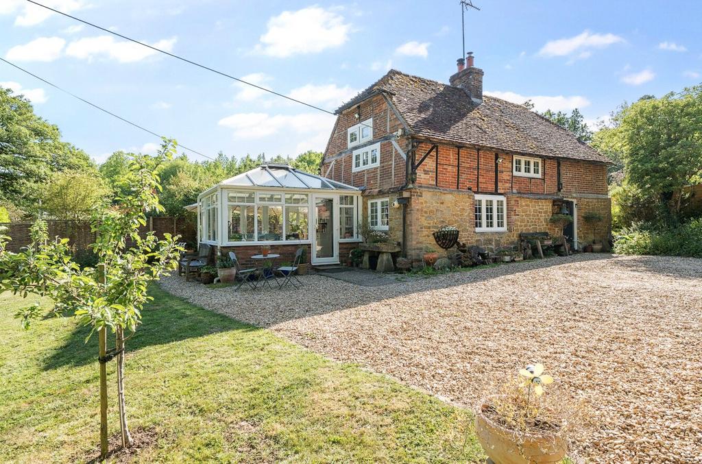 Fittleworth Road, Wisborough Green... 2 bed detached house for sale - £ ...