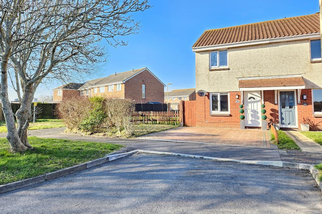 Osprey Gardens, Lee-On-The-Solent, PO13 2 bed end of terrace house for sale - £299,950