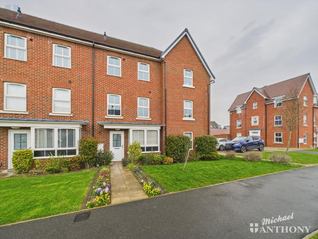 Acorn Path, Broughton, Aylesbury... 4 bed terraced house for sale - £ ...