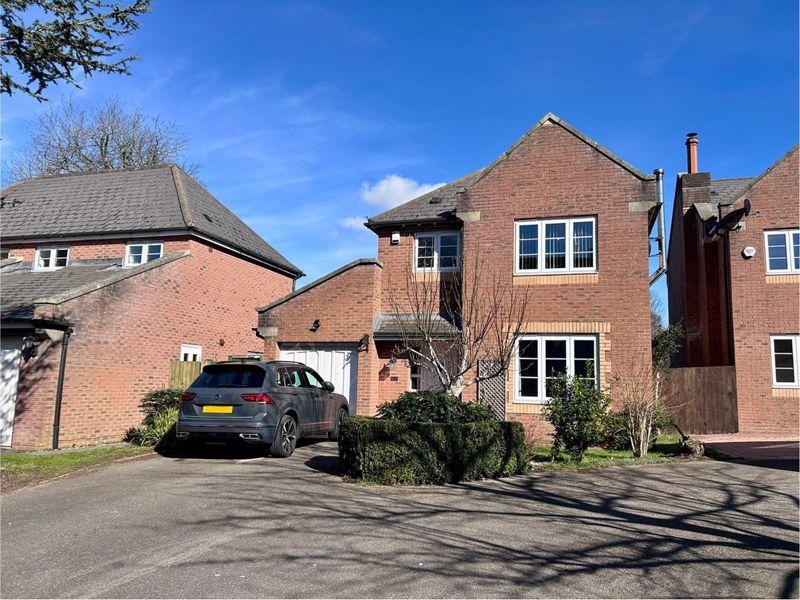Chestnut Drive, Abergavenny 3 bed detached house - £450,000
