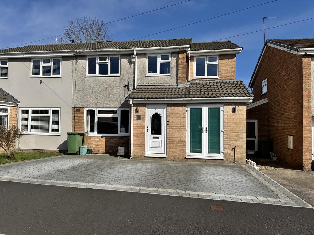 Tonteg, Pontypridd CF38 4 bed semi-detached house - £270,000