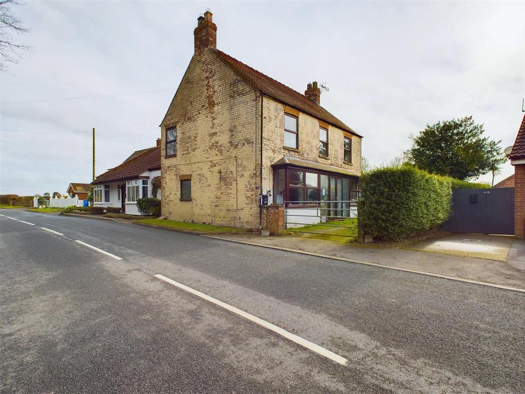 Skipsea Road, Beeford 3 bed detached house for sale - £350,000