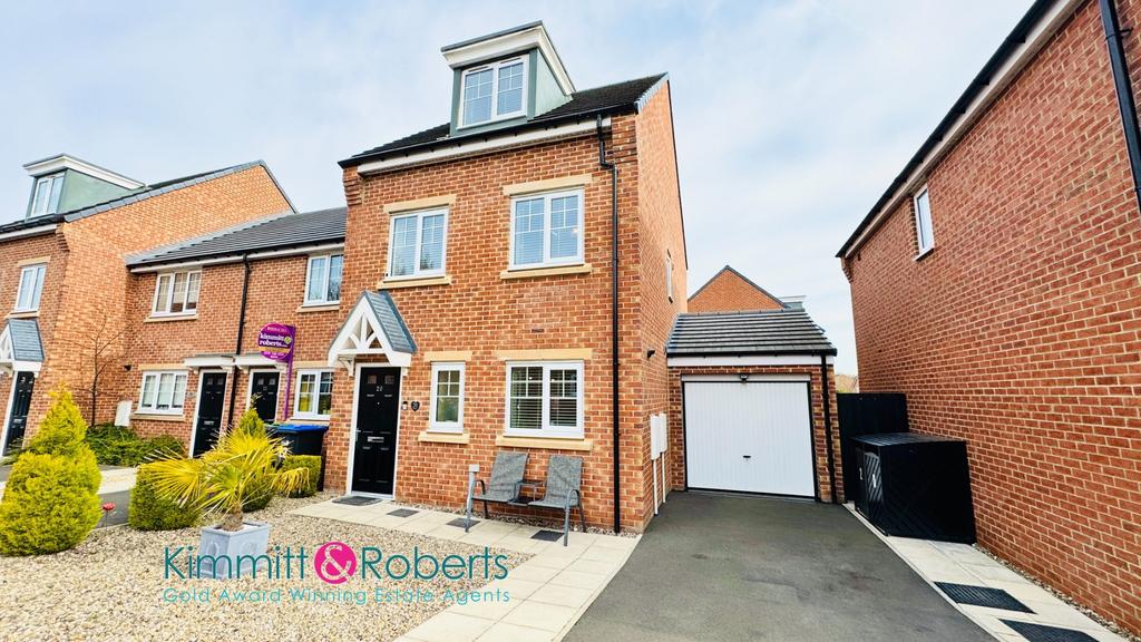 Mulberry Way, Seaham, Durham, SR7 7DZ 3 bed semi-detached house - £215,000