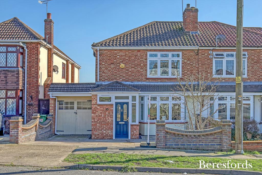 Cranham Gardens, Upminster, RM14 3 bed semi-detached house for sale - £ ...