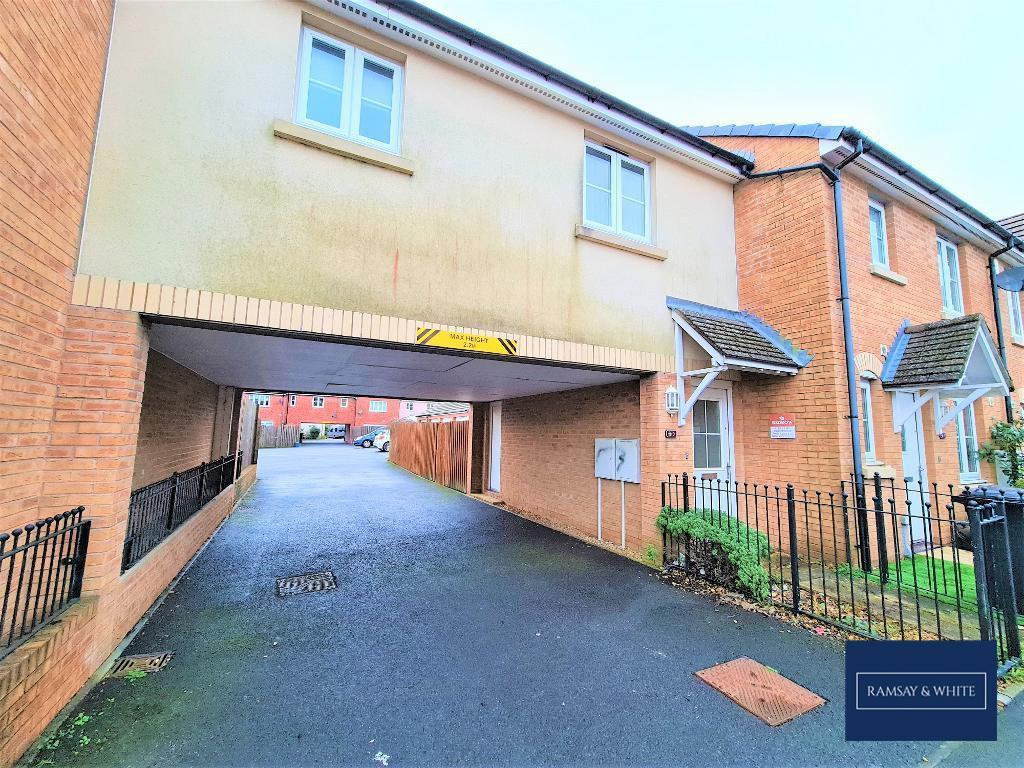 Clos Pwll Glo, Merthyr Tydfil, CF47 0JF 1 bed flat - £595 pcm (£137 pw)
