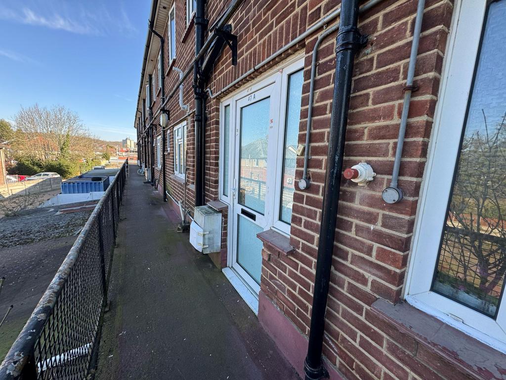 Atherton Road, Ilford 3 bed terraced house - £2,100 pcm (£485 pw)