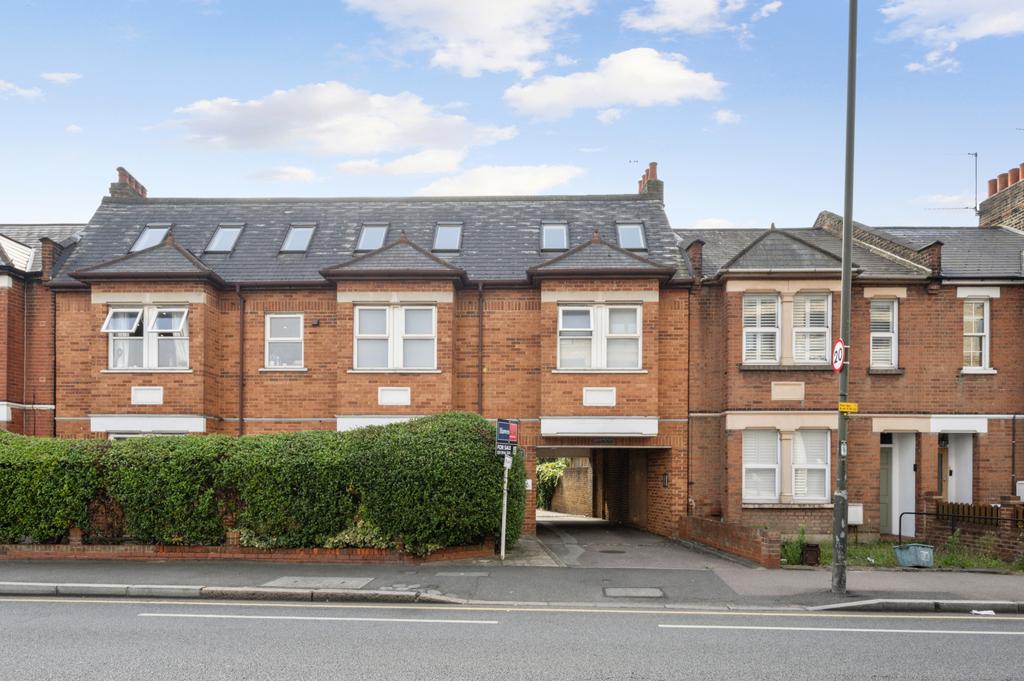 Kingston Road, Raynes Park SW20 2 bed apartment for sale - £315,000