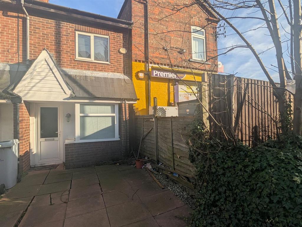 Long Row, Newark 2 bed terraced house - £120,000