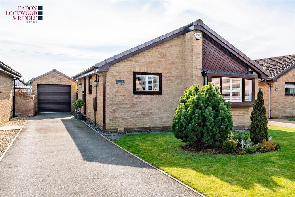 Radford Close, Ravenfield, Rotherham 2 bed bungalow for sale - £310,000