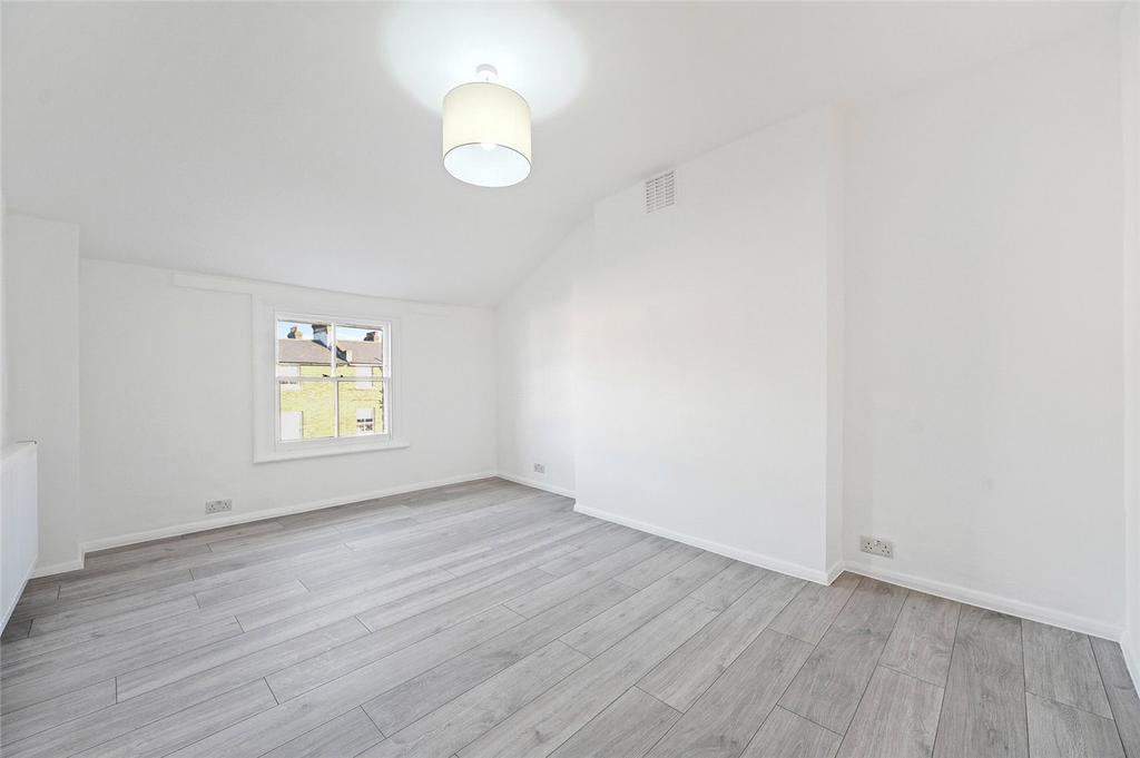 Adelaide Grove, Shepherds Bush... 3 bed maisonette - £2,350 pcm (£542 pw)