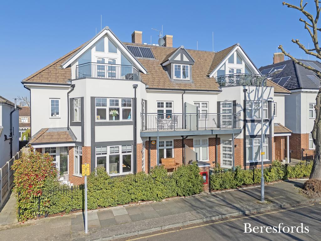 Burns Court, 102 Balgores Lane, RM2 2 bed apartment - £550,000