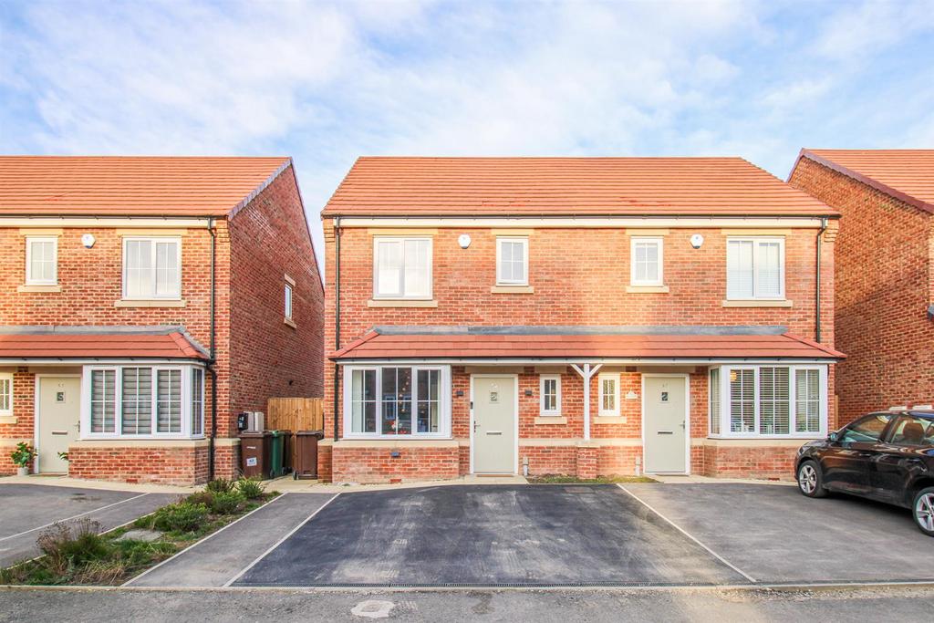 Park Hill Way, Wakefield WF1 3 bed semi-detached house - £270,000
