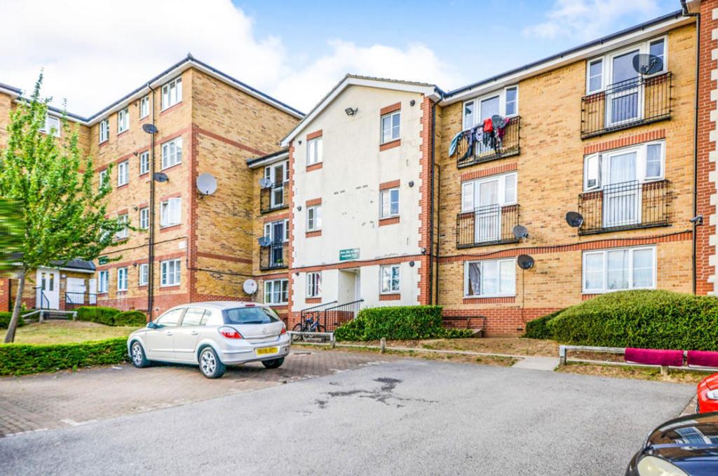 Kingsway, Luton, LU4 2 bed flat - £1,100 pcm (£254 pw)