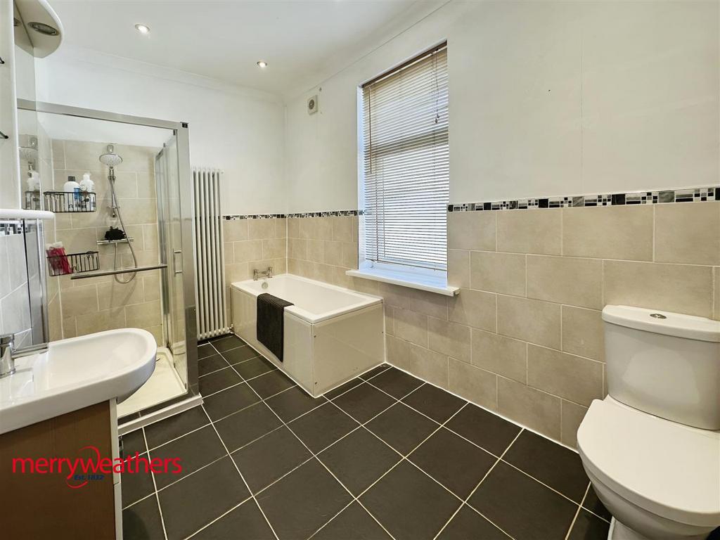Moorgate Avenue, Rotherham 2 bed apartment to rent - £625 pcm (£144 pw)