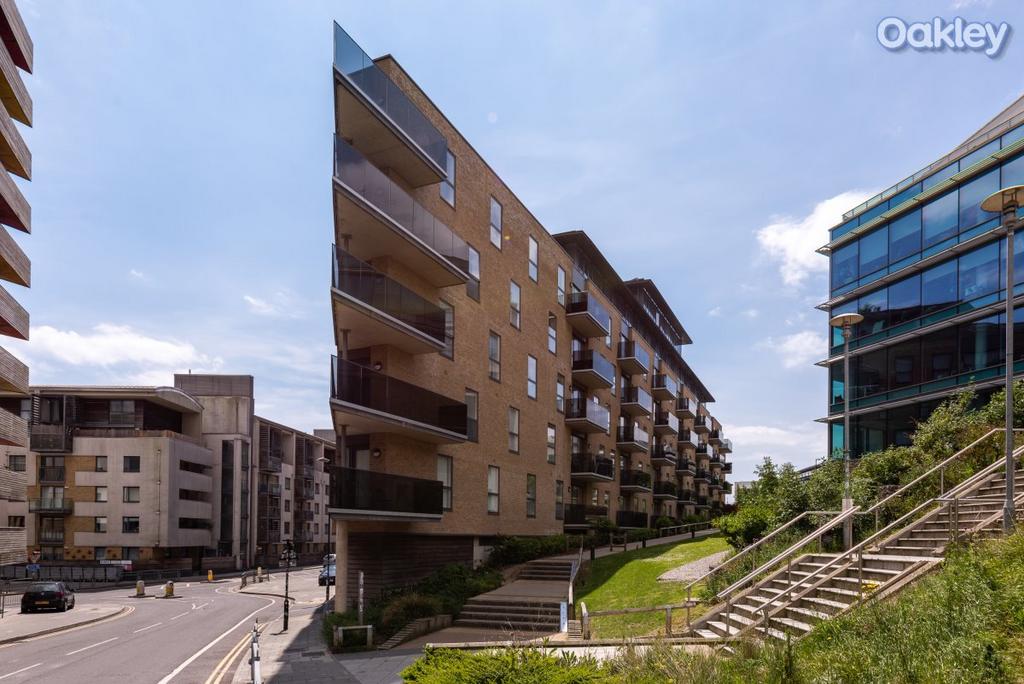 Embankment House, 7 Fleet Street BN1 1 bed flat to rent - £1,500 pcm (£ ...
