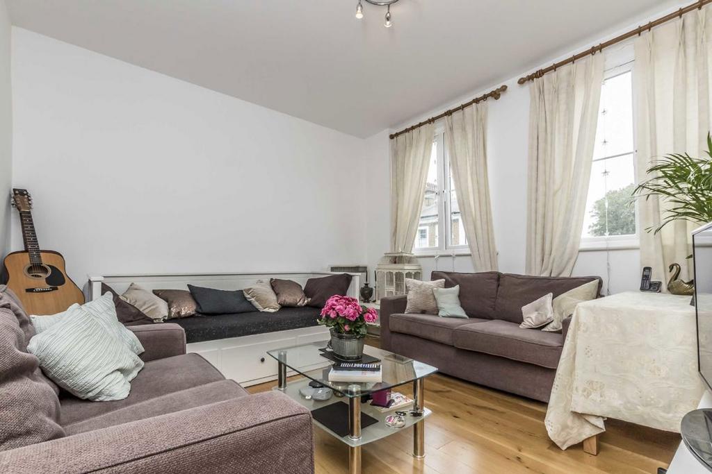 St. John's Hill, London SW11 2 bed flat - £2,300 pcm (£531 pw)