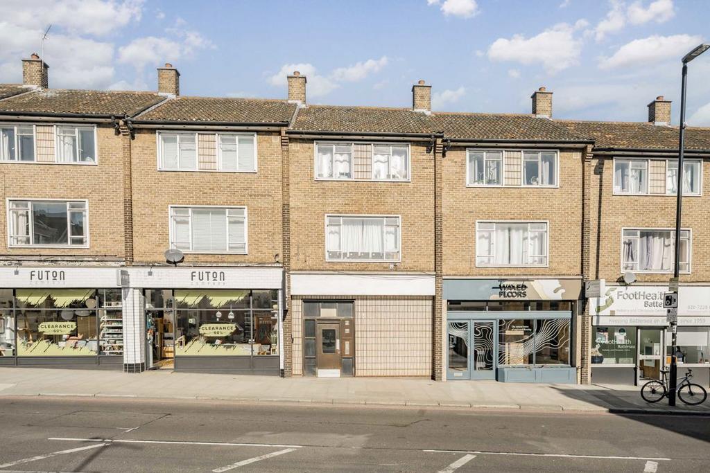 Battersea Rise, London SW11 2 bed flat - £2,250 pcm (£519 pw)