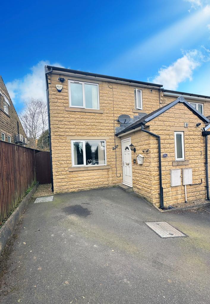 Keighley Road, Halifax HX2 3 bed end of terrace house for sale - £165,000