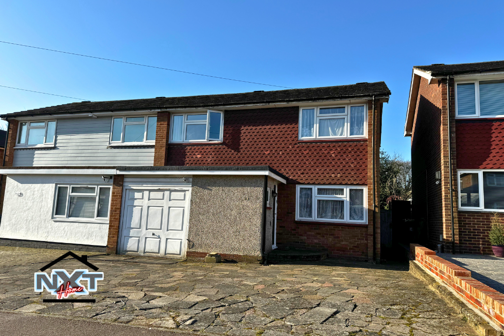 Woolhampton Way, Chigwell Row, IG7 3 bed house to rent - £2,000 pcm (£ ...