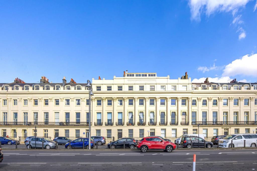 Brunswick Terrace, Hove 2 bed apartment - £600,000