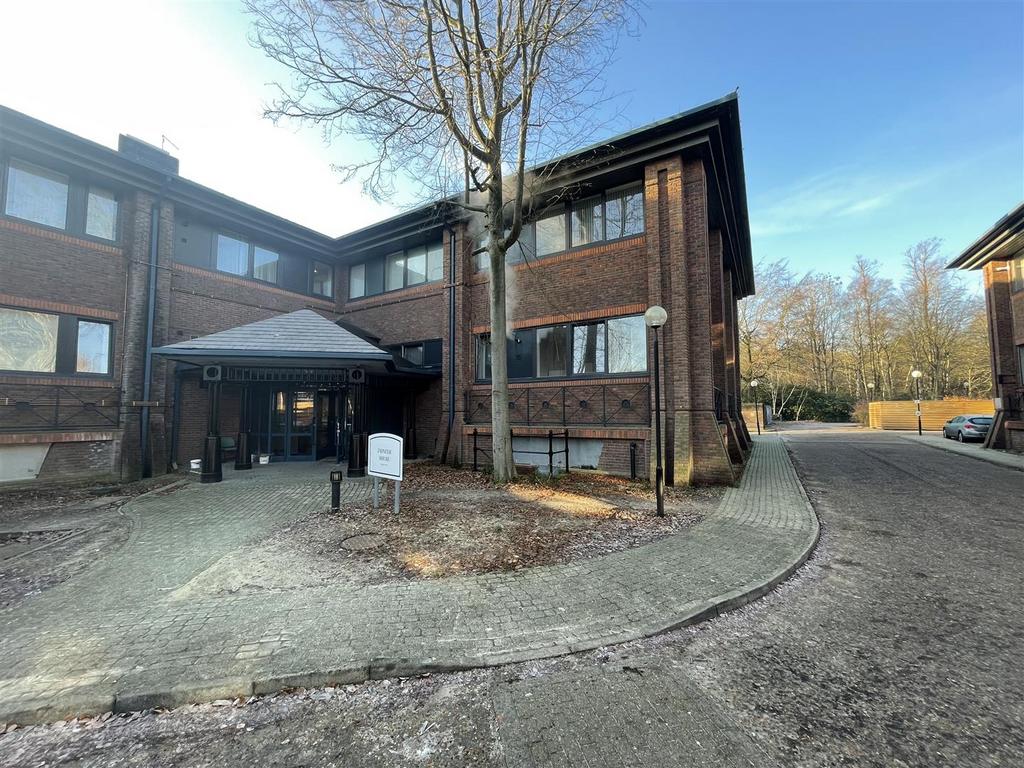 Pioneer House, Fleet GU51 1 bed apartment - £1,100 pcm (£254 pw)