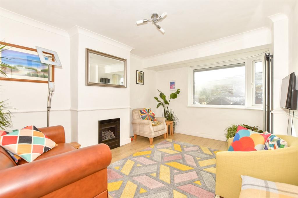 Queens Avenue, Dover, Kent 2 bed chalet - £270,000