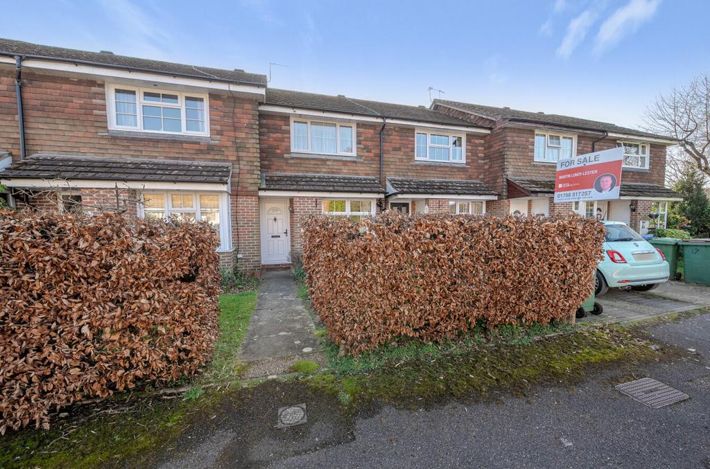 Chestnut Walk, Pulborough, RH20 2 bed terraced house - £325,000