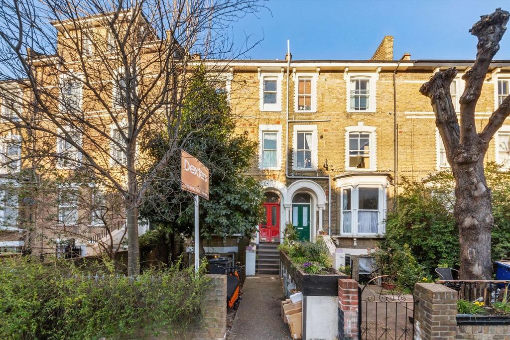 Amhurst Road, London E8 2 bed flat - £550,000