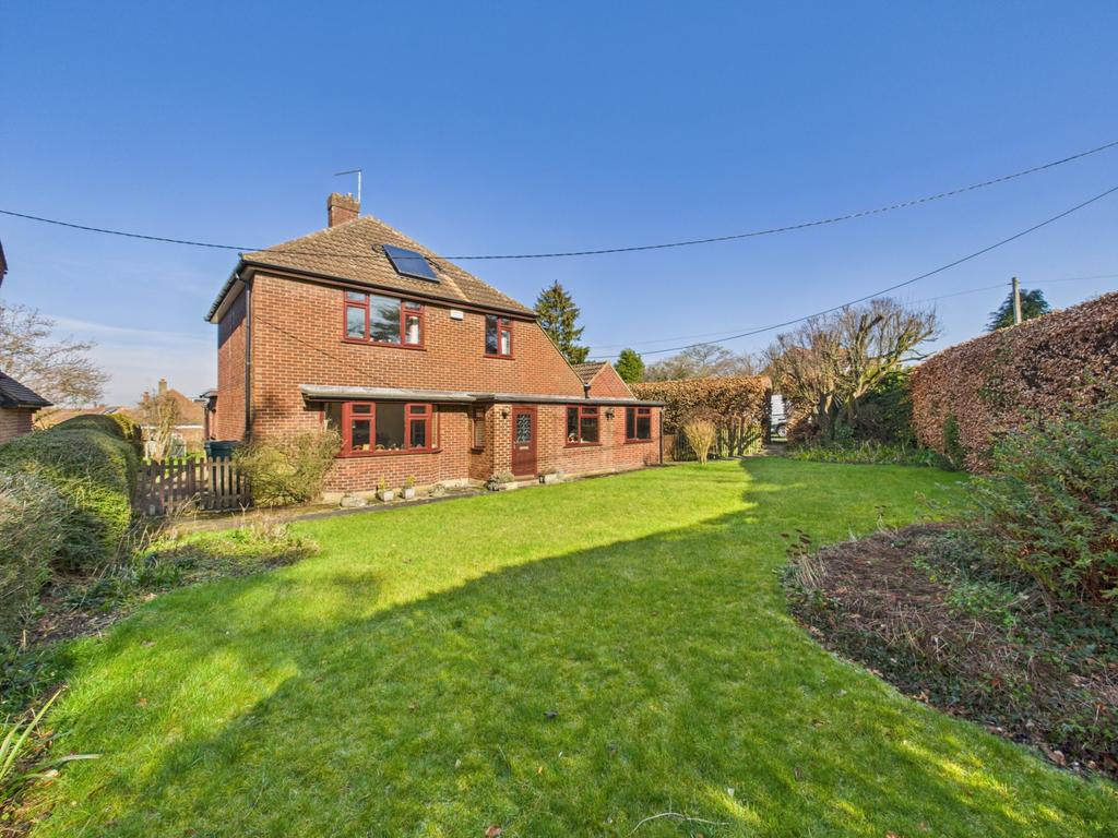Princes Risborough HP27 3 bed detached house - £700,000