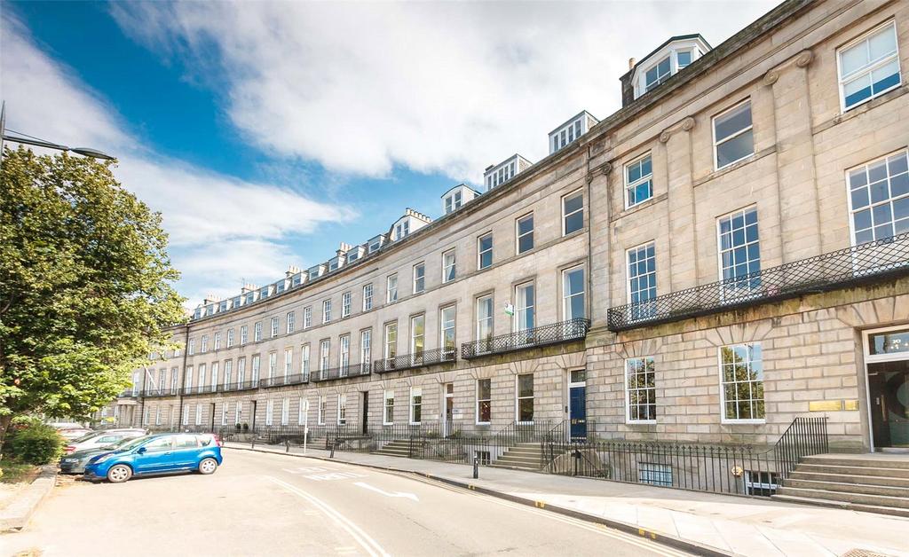 Atholl Crescent, Edinburgh... 1 bed flat - £1,990 pcm (£459 pw)