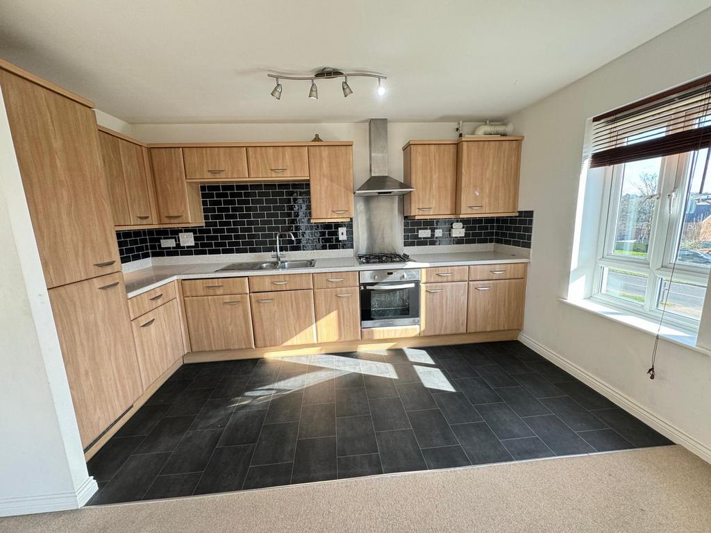 Sinclair Drive, Basingstoke RG21 2 bed flat to rent - £1,250 pcm (£288 pw)