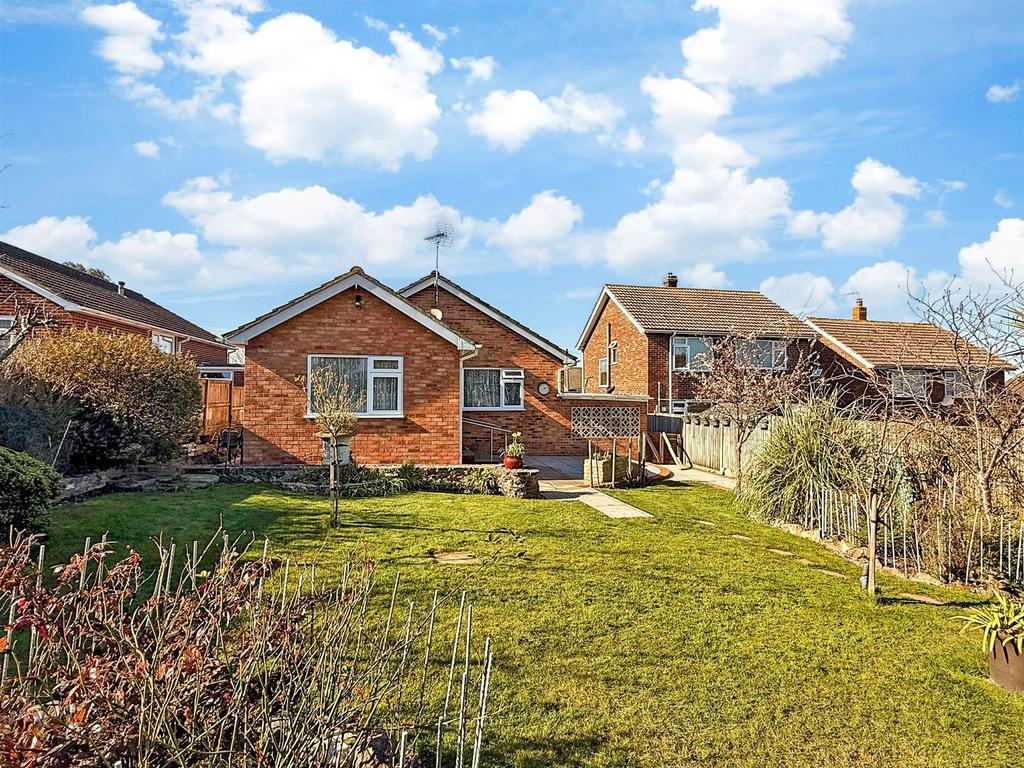 Windmill Road, Whitstable CT5 3 bed detached bungalow - £314,000