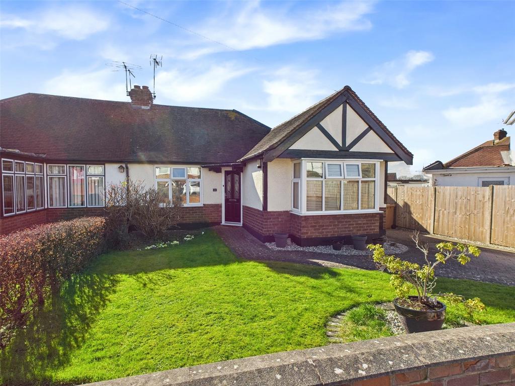 Farm Close, Worcester... 3 bed bungalow - £300,000