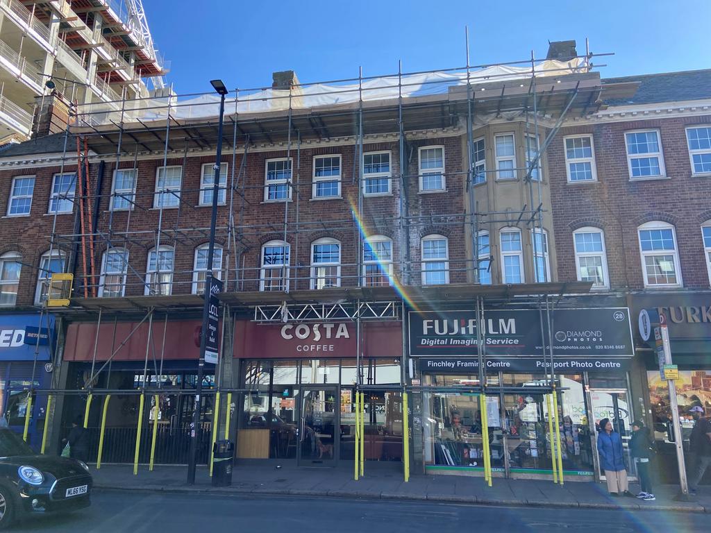 30b Ballards Lane, London, N3 2HB 3 bed flat - £250,000