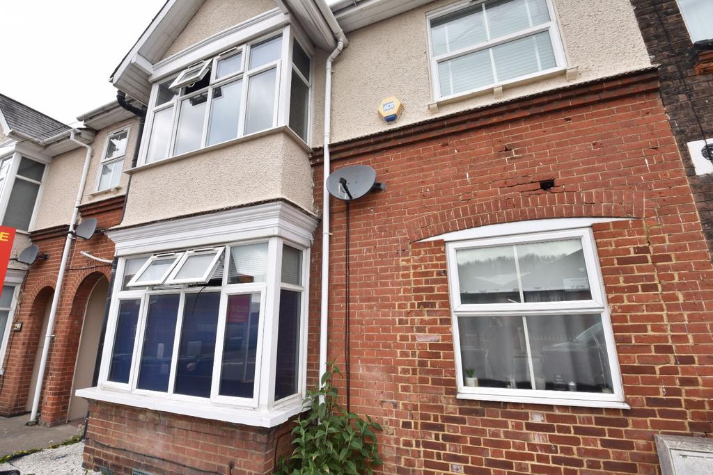 High Town Road, Luton, Bedfordshire... Studio - £850 pcm (£196 pw)