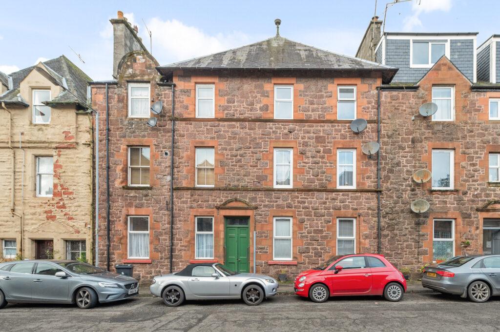 Cross Street, Callander, FK17 1 bed flat for sale - £100,000