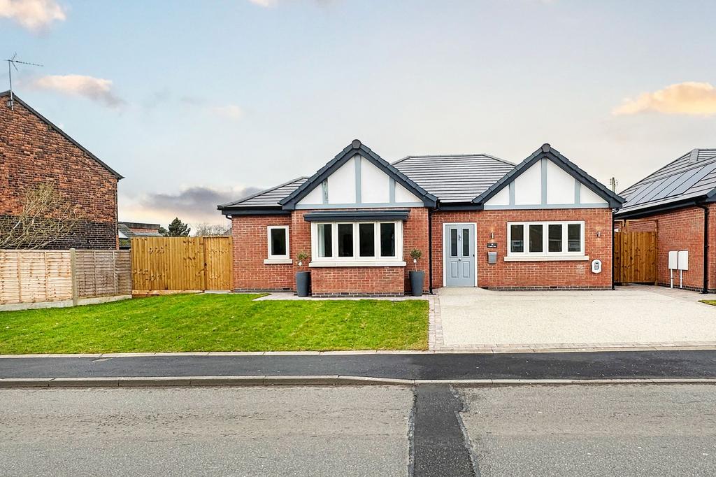 Spring Lane, Hockley Heath, B94 2 bed detached bungalow for sale - £650,000