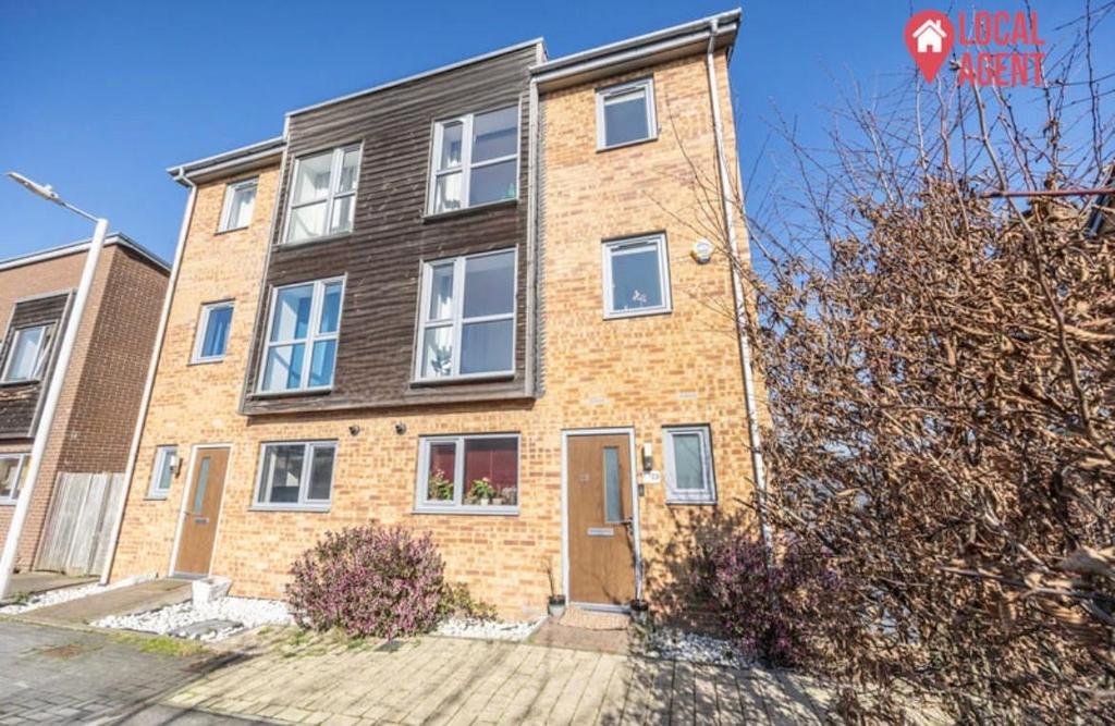 Rainbow Gardens, Dartford, DA1 4 bed townhouse for sale - £425,000
