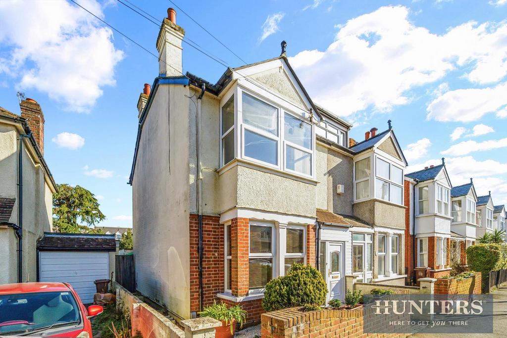 Hampton Road, Worcester Park 3 bed semi-detached house for sale - £650,000
