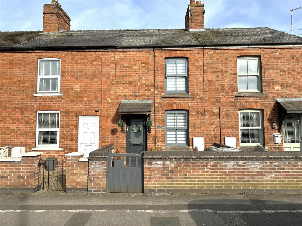 London Road, New Balderton, Newark 3 bed terraced house for sale - £160,000