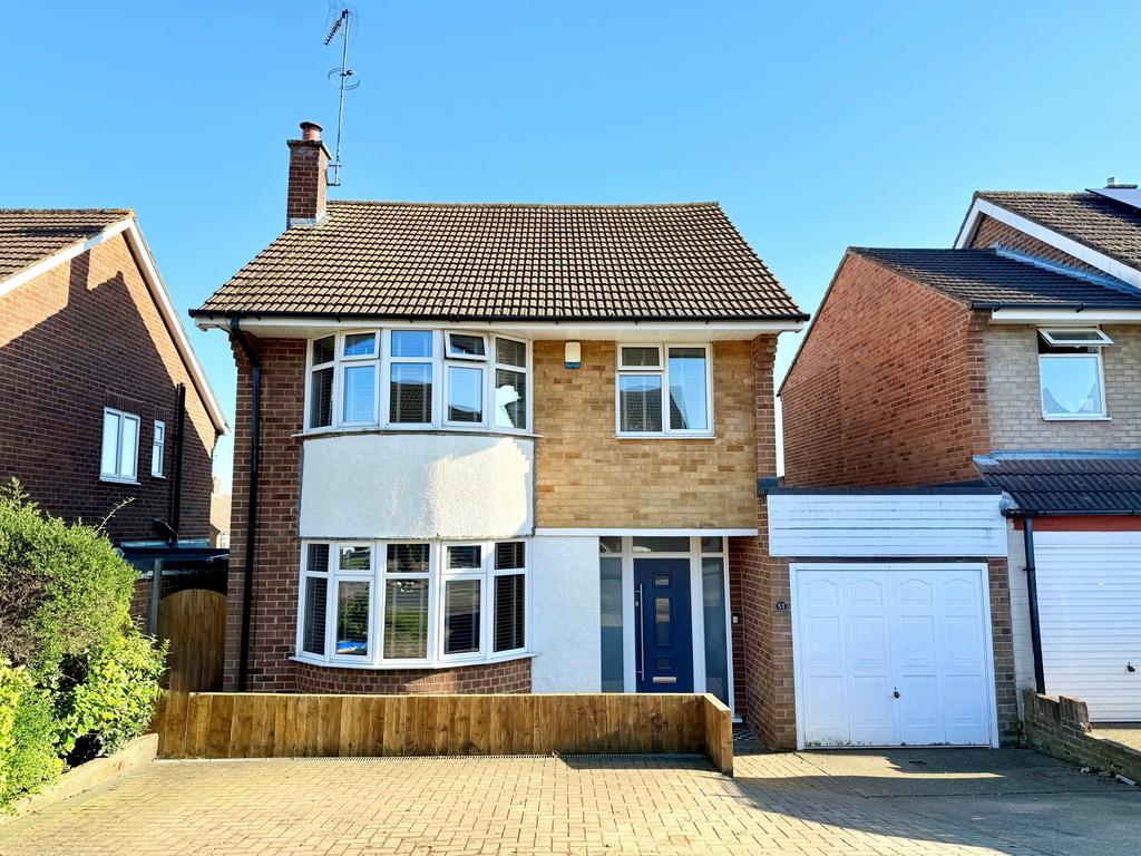 Cotswold Avenue, Duston, NN5 6DP 3 bed detached house - £335,000