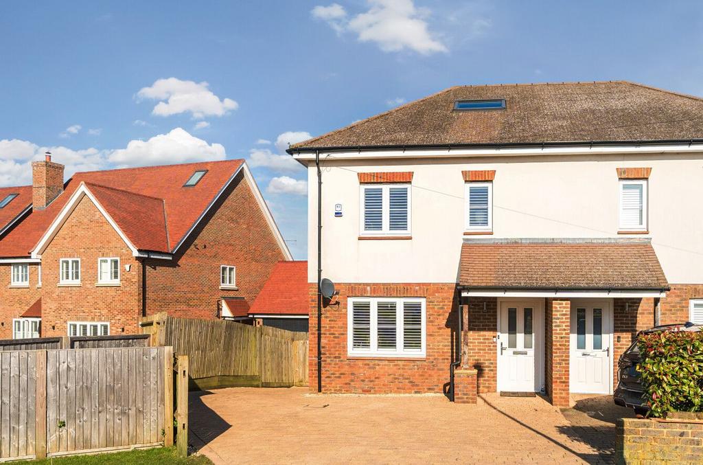 Wayside Avenue, Bushey WD23 4 bed semi-detached house - £850,000