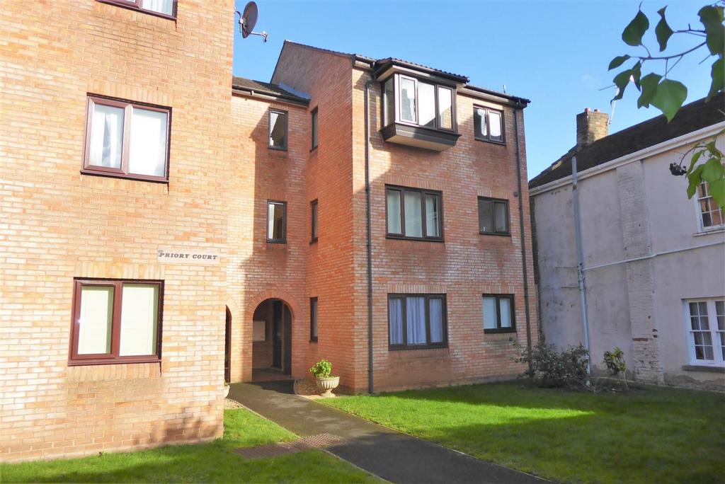 Priory Court, Taunton TA1 2 bed ground floor flat - £1,000 pcm (£231 pw)