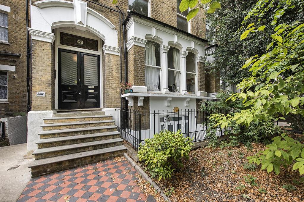 Queens Drive, London 3 bed apartment - £700,000