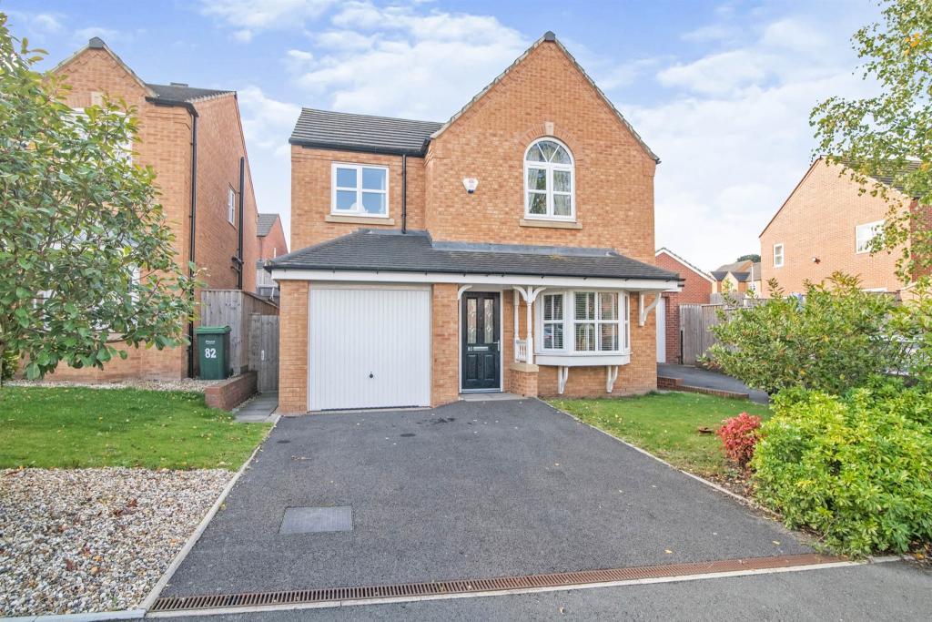 Bhullar Way, Oldbury B69 4 bed detached house to rent - £1,650 pcm (£ ...