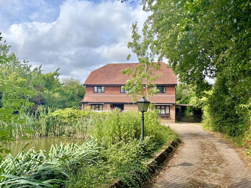 Marden Road, Staplehurst 4 bed detached house - £800,000